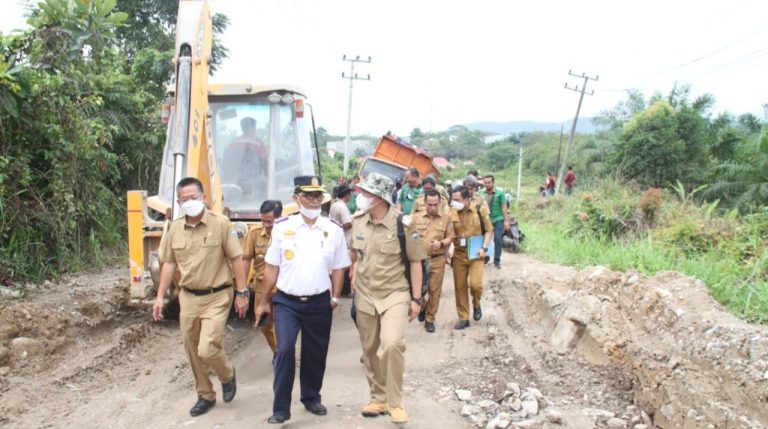 Alokasikan Rp50 Miliar, Plh Bupati OKU Tinjau Kerusakan Jalan Cor Beton ...