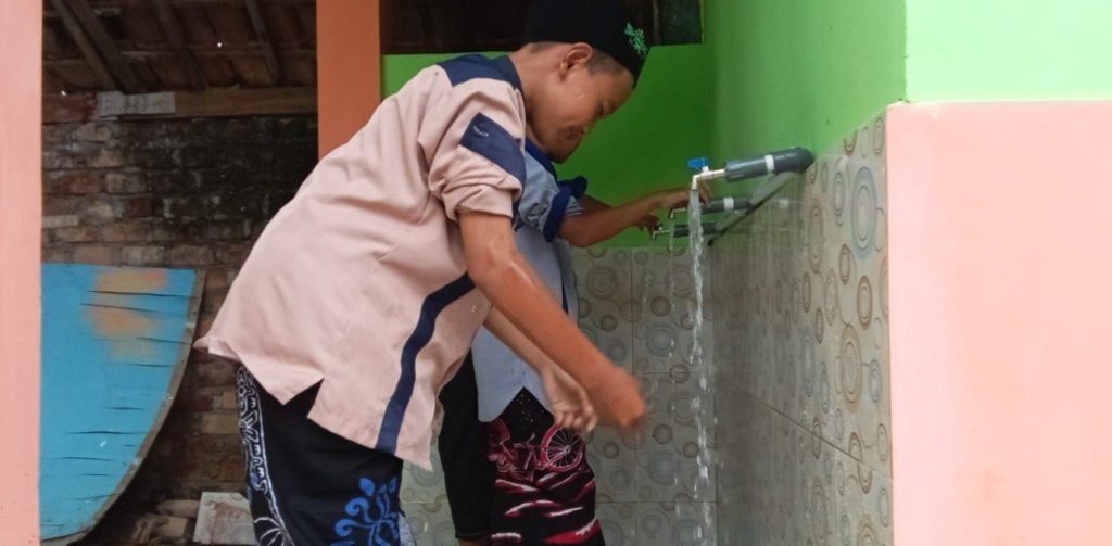 Atasi Persoalan Air Bersih, Global Wakaf ACT Bangun Sumur di Ponpes OKUT - Sriwijaya Media