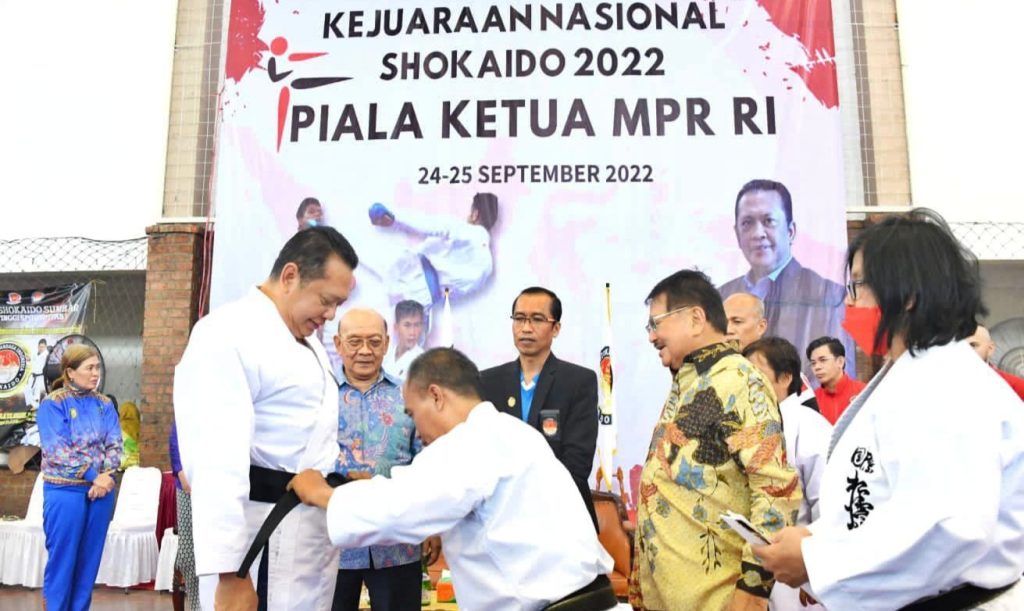Kejurnas Shokaido 2022 Piala Ketua MPR RI Resmi Dibuka, Bamsoet ...